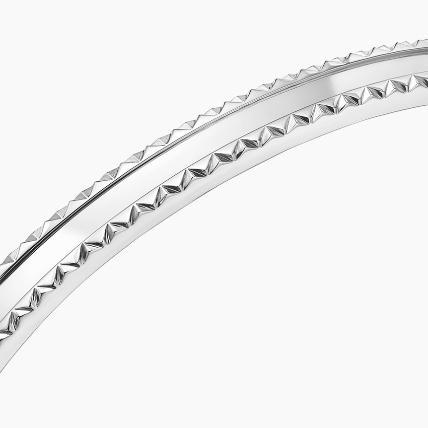 Silver Sol 7 Inch Bangle Bracelet